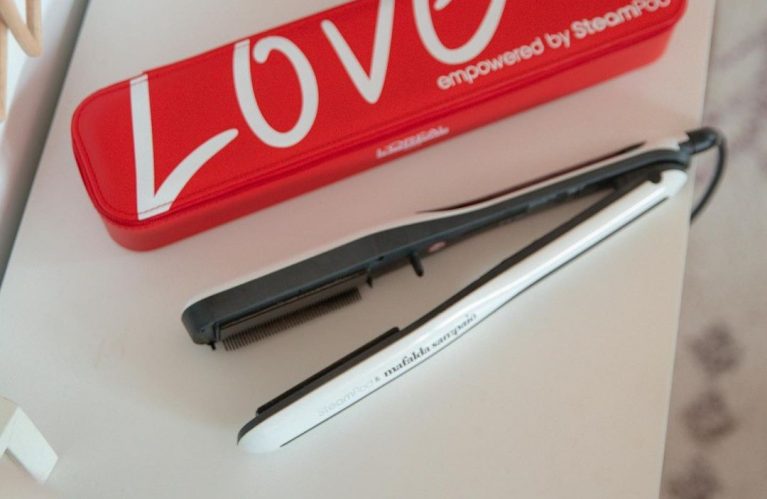 5 Best Flat Irons With Comb Attachment in 2023