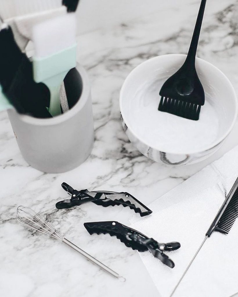 Split Dyed Hair: How to Do It +10 Half and Half Hair Ideas