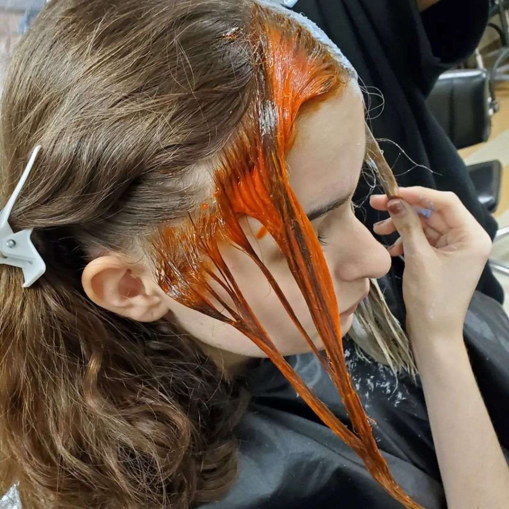 Split Dyed Hair: How to Do It +10 Half and Half Hair Ideas