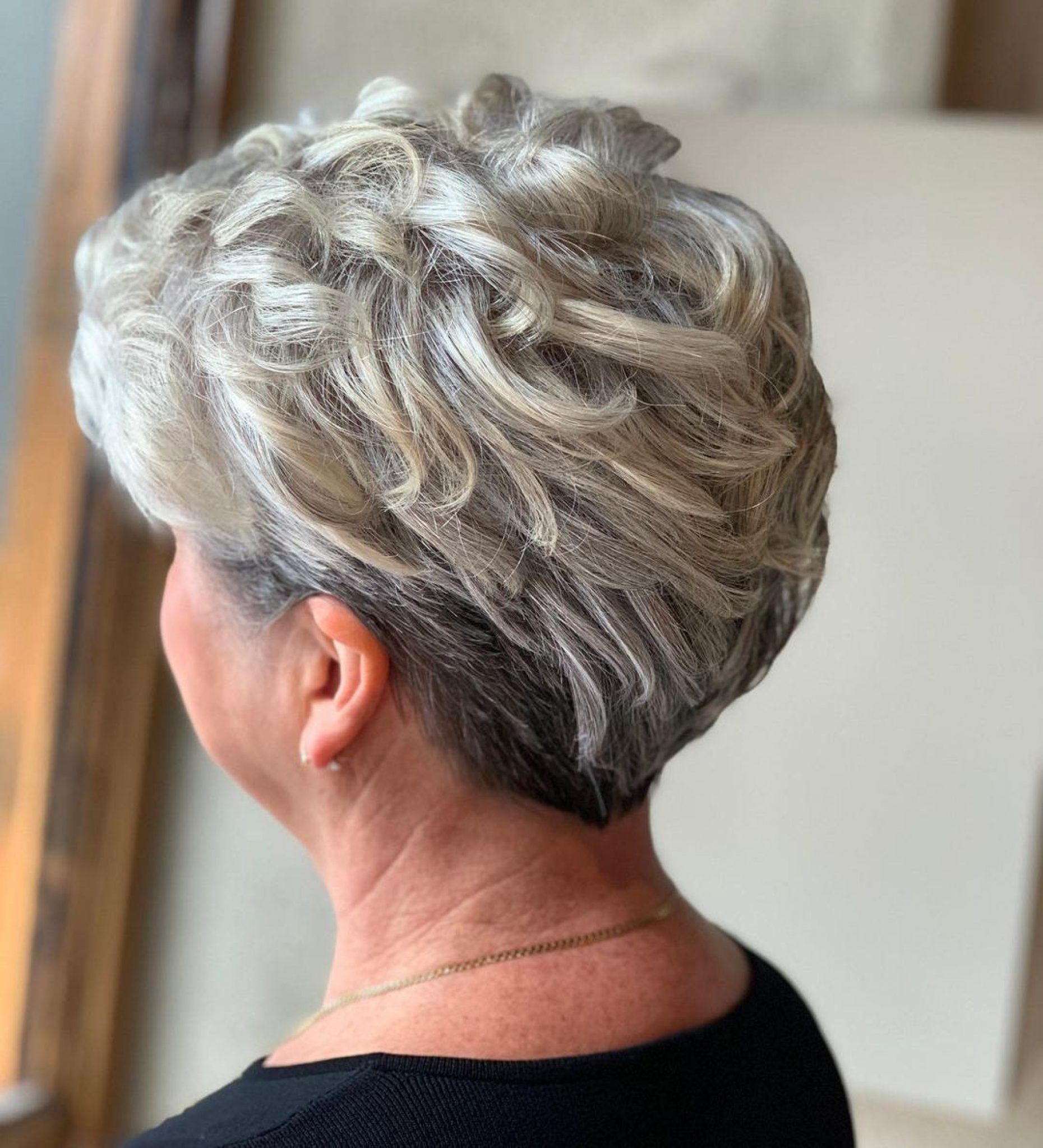 How to Curl Very Short Hair: 5 Simple Methods