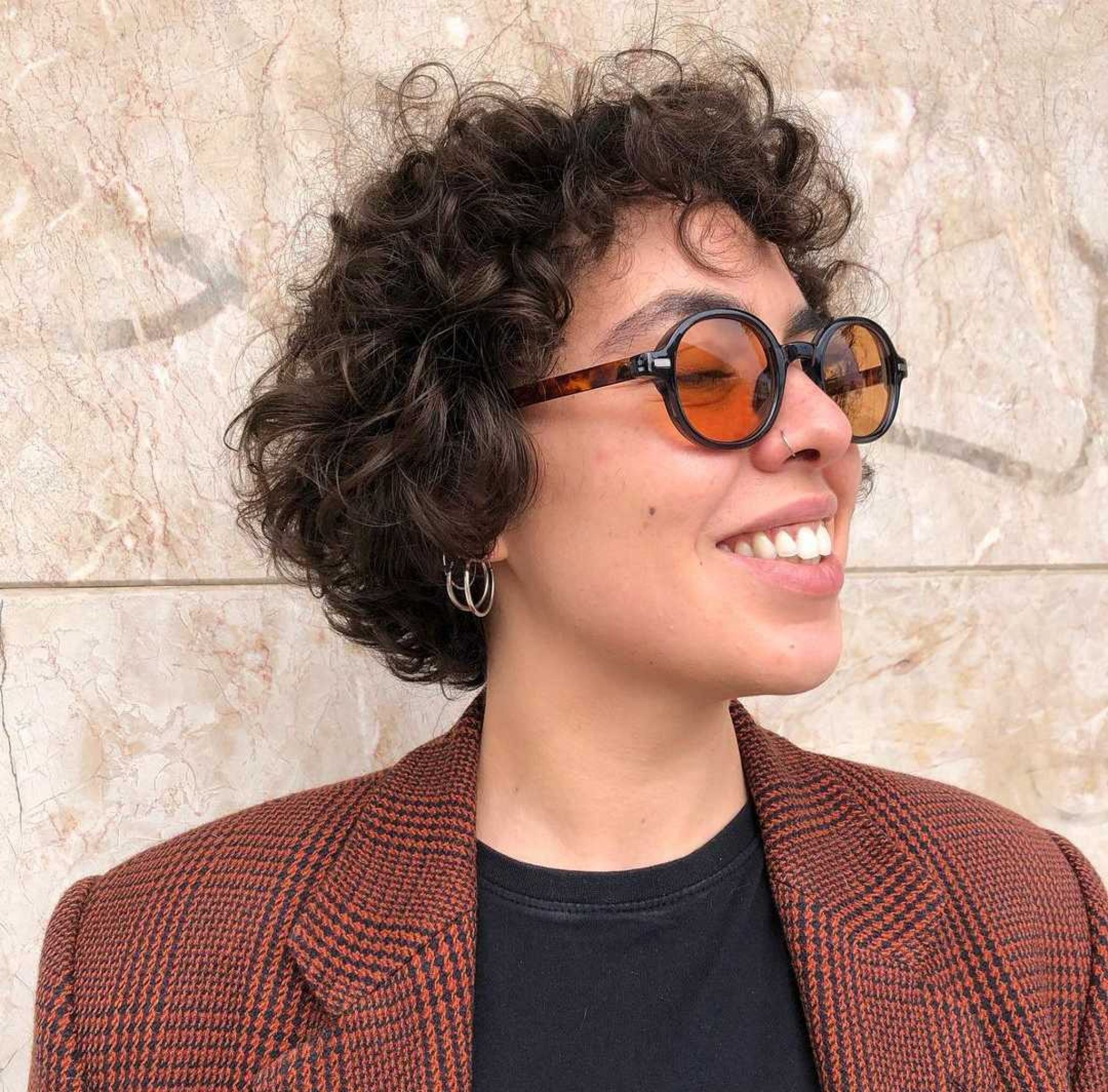 How to Curl Very Short Hair: 5 Simple Methods