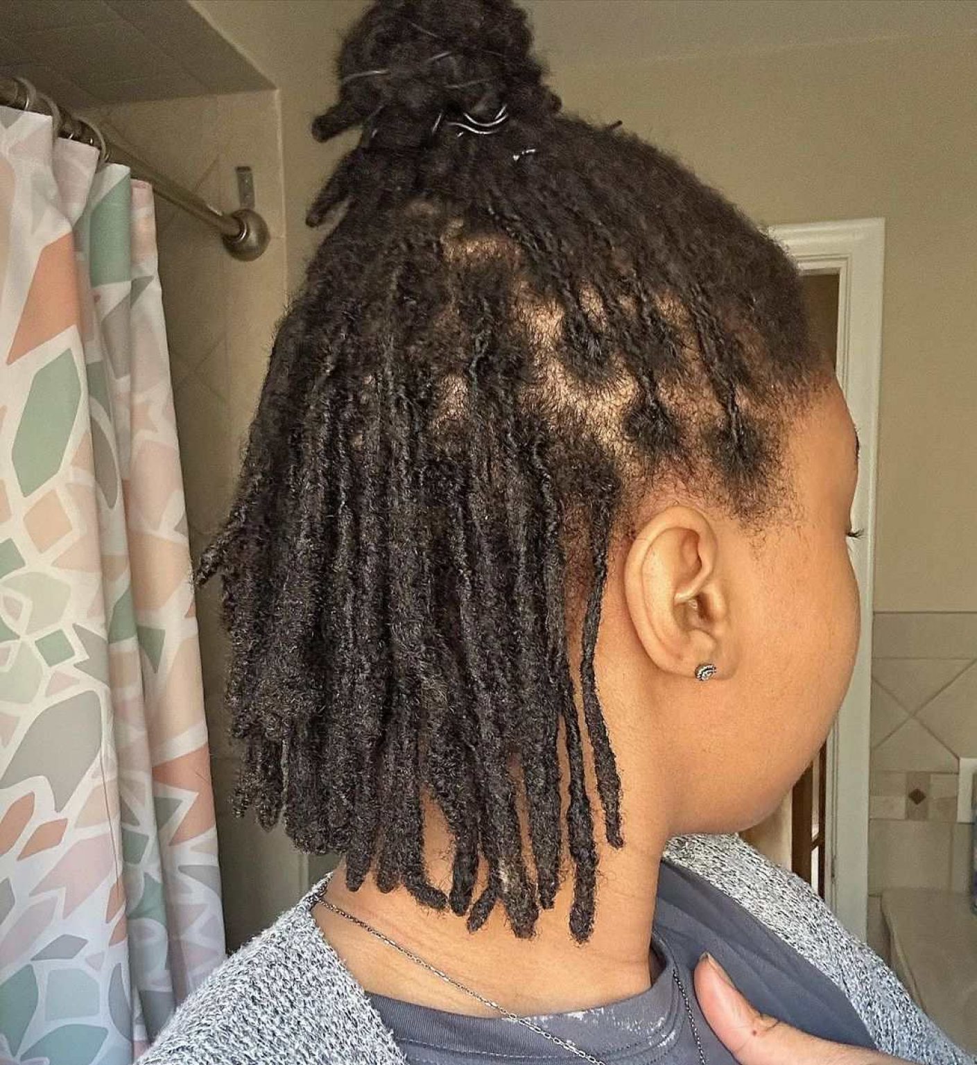 30 Beginner Short Loc Hairstyles for Women: Easy & Cool Ideas