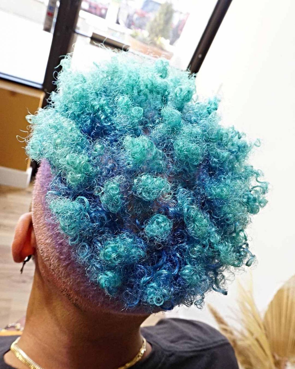 30 Beginner Short Loc Hairstyles for Women: Easy & Cool Ideas